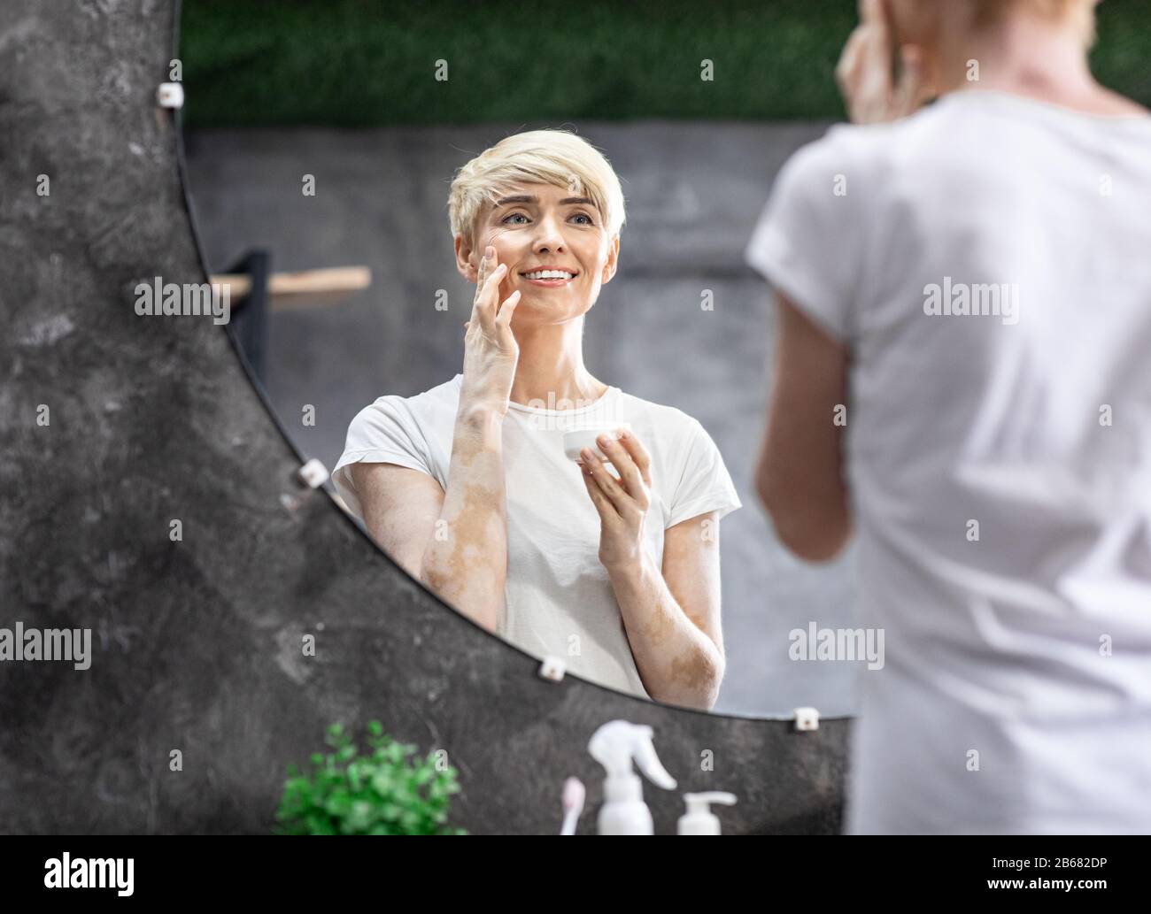 T aging hi-res stock photography and images - Alamy