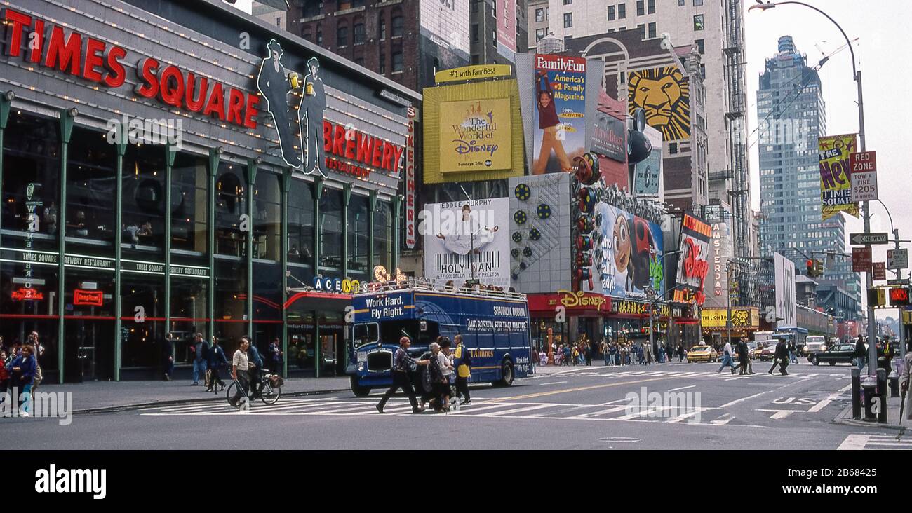 1990s times square hi-res stock photography and images - Alamy