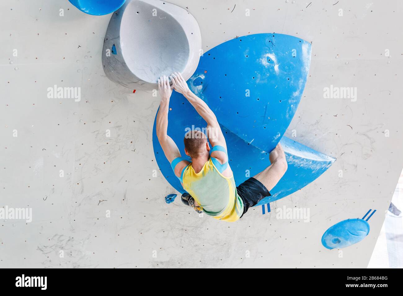 Sport climbing boulder competition hi-res stock photography and images ...
