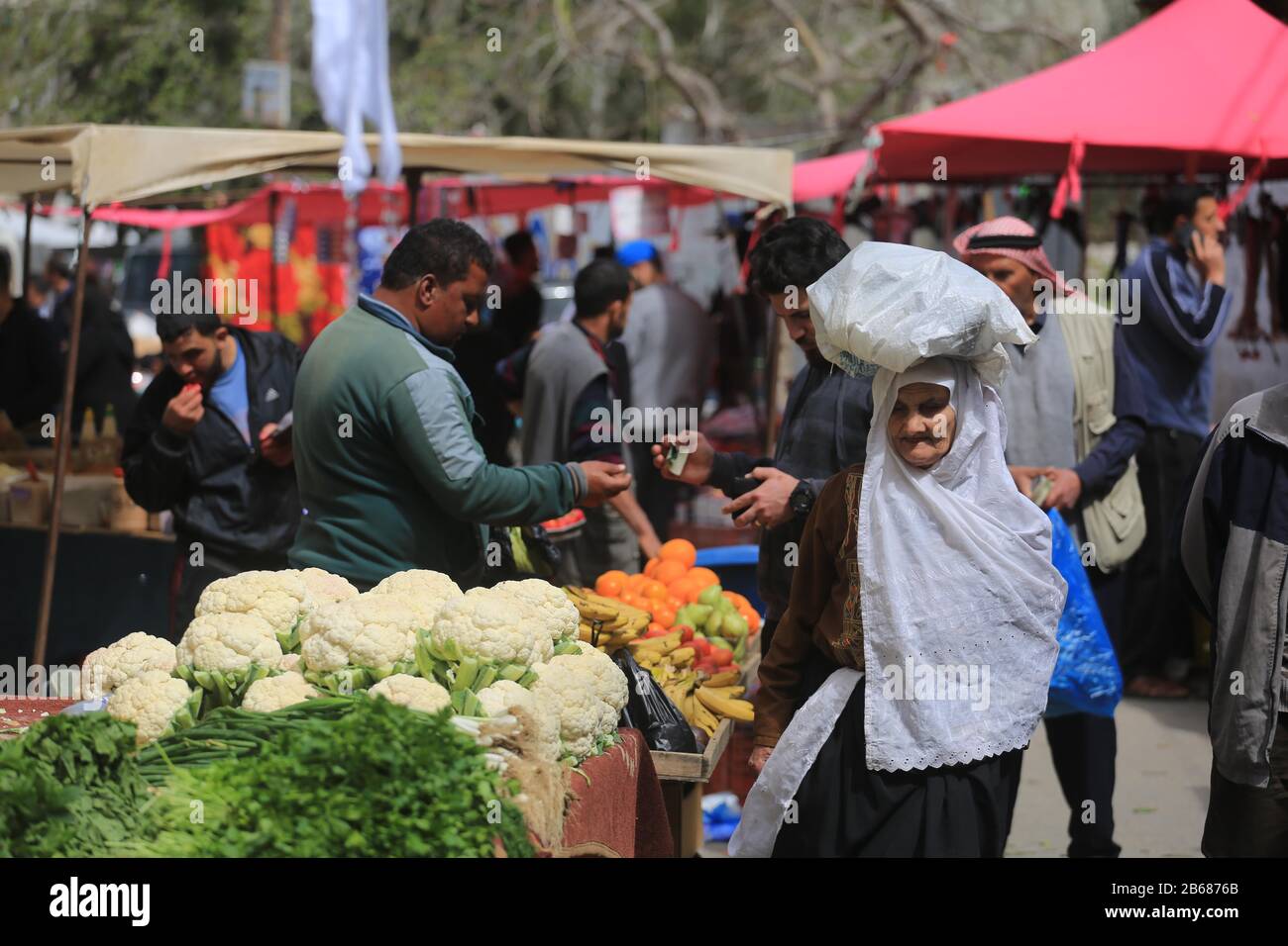 Deir Al-Balah, The Gaza Strip, Palestine. 10th Mar, 2020. Palestinians ...