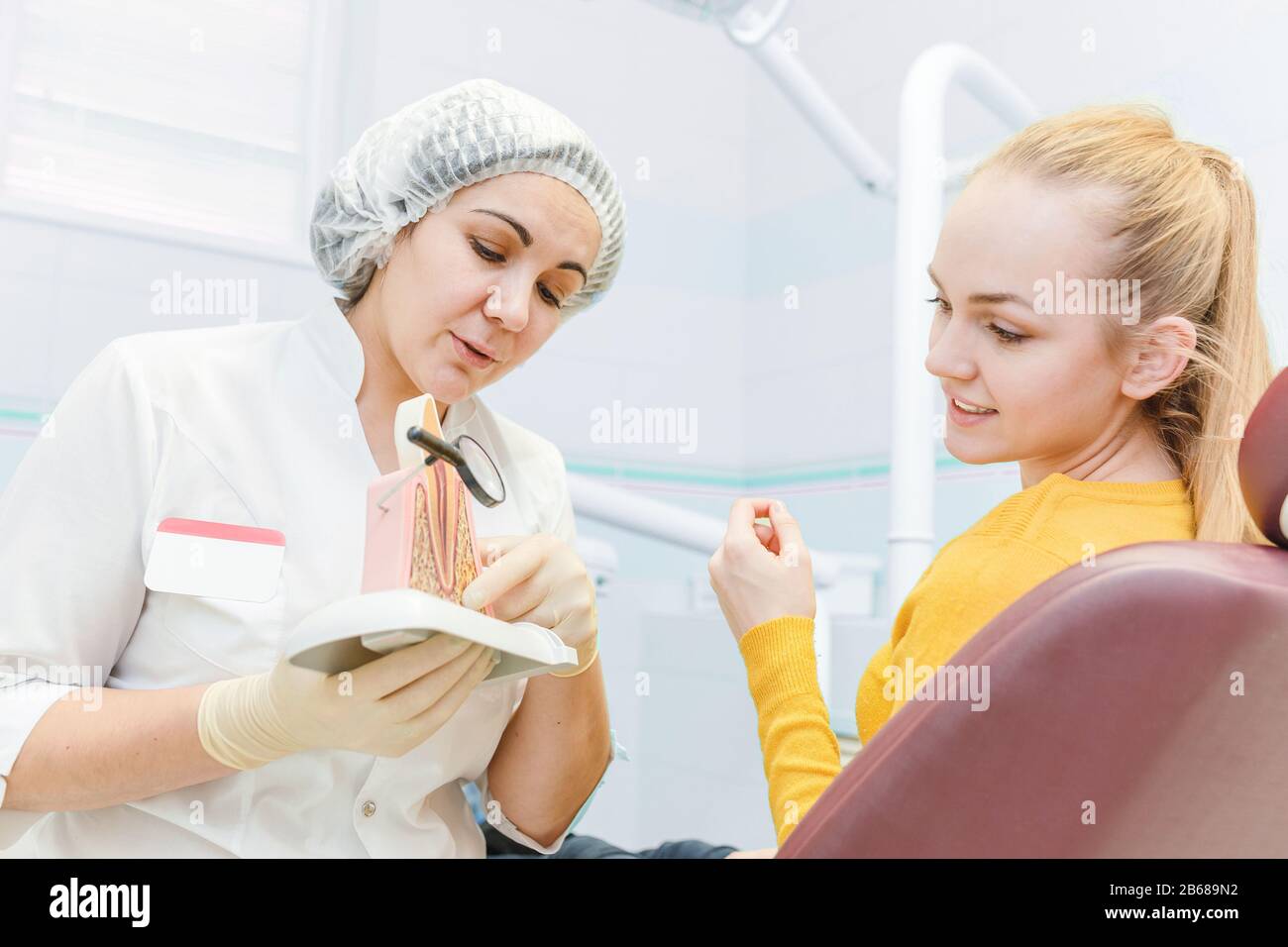 The dentist explains the structure of the tooth and the disease of ...