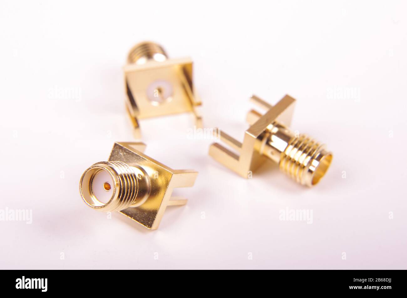 Female printed circuit board edge launch SMA connector for RF and ...