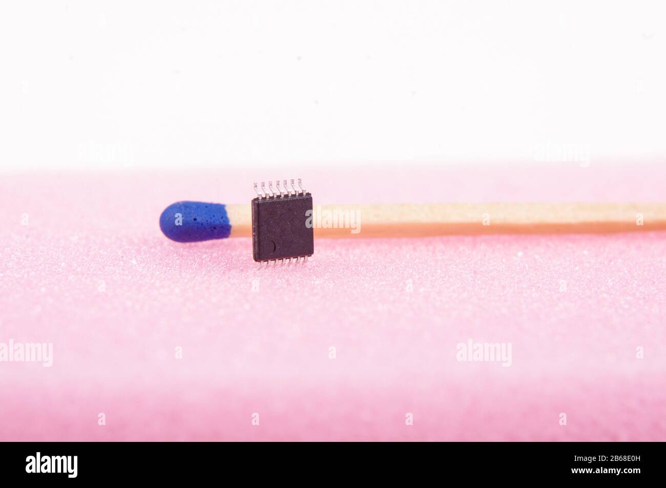 Low profile TSSOP 14-lead standard chip in comparison with match head ...