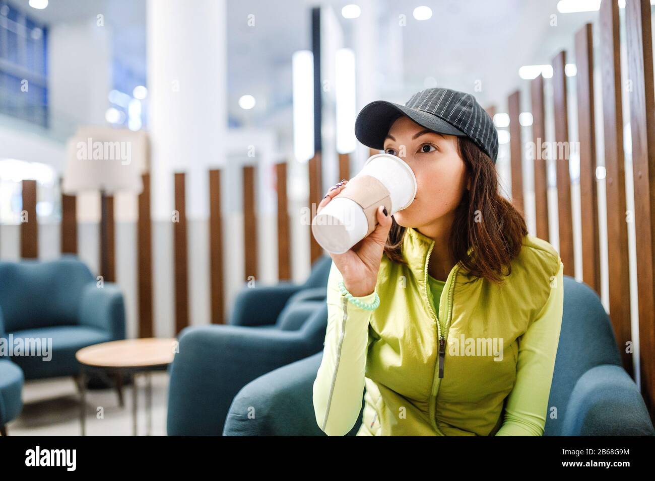 woman in a cafe drinking coffee with takeaway cup Stock Photo - Alamy