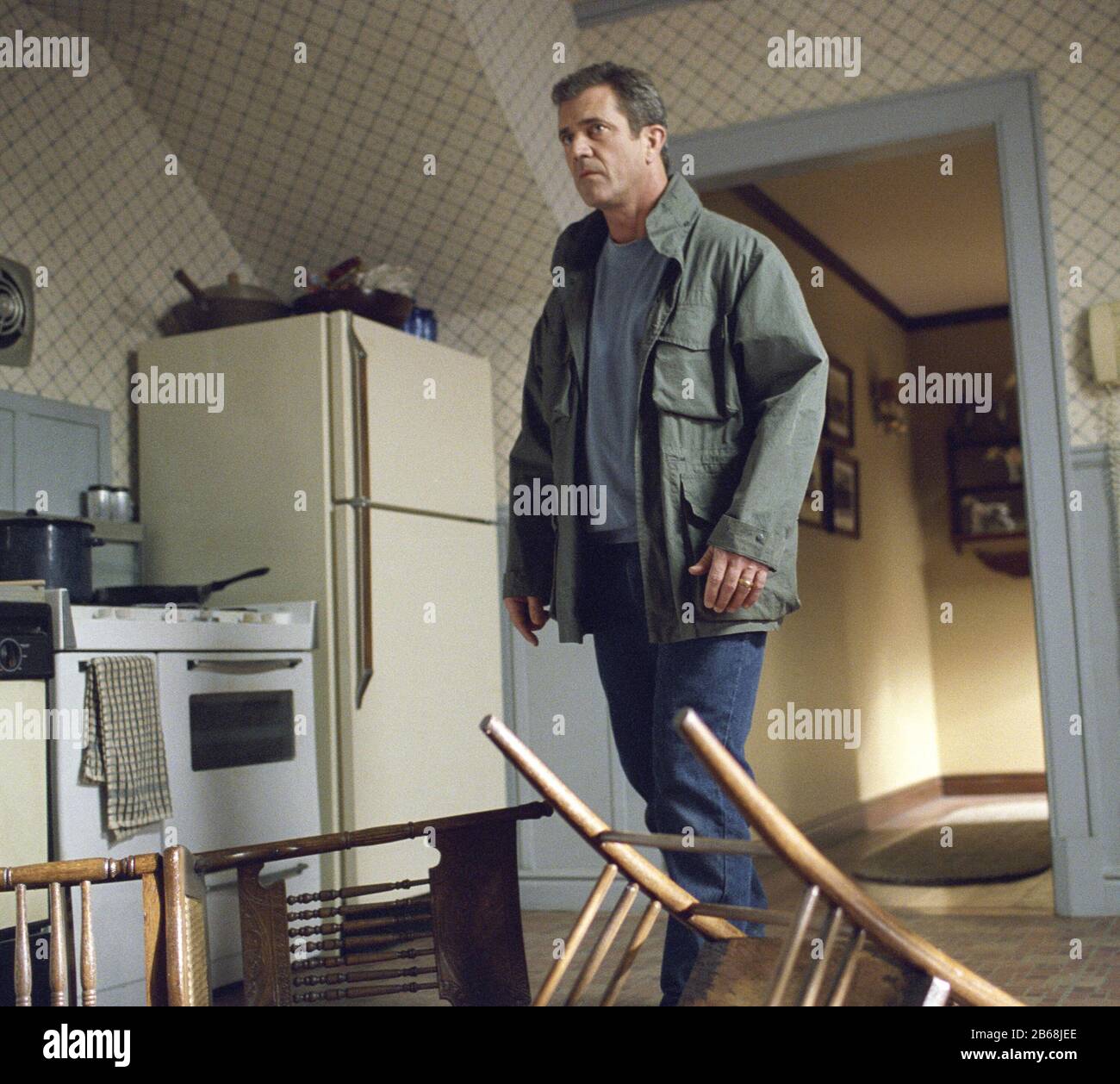 Mel gibson signs 2002 hi-res stock photography and images - Alamy