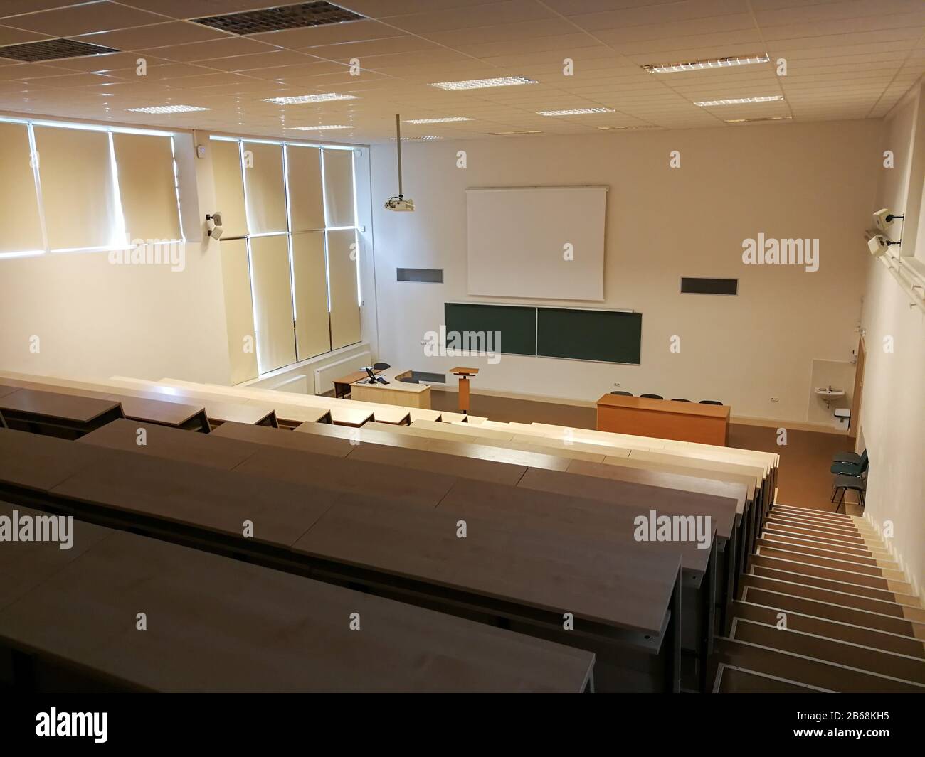 Empty big classroom school hi-res stock photography and images - Alamy