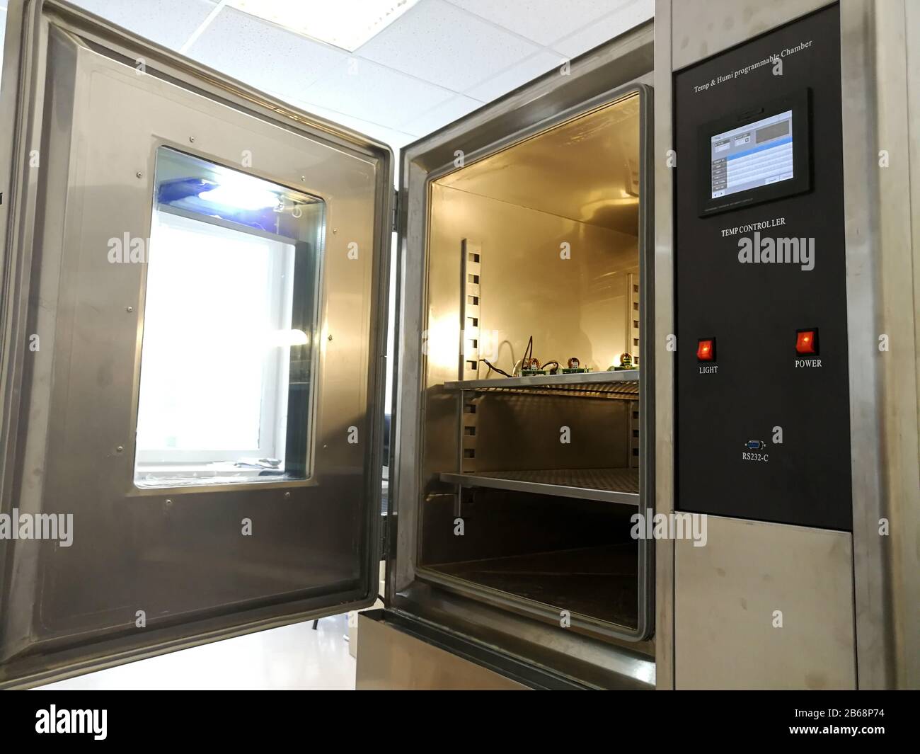 Thermal testing chamber hi-res stock photography and images - Alamy