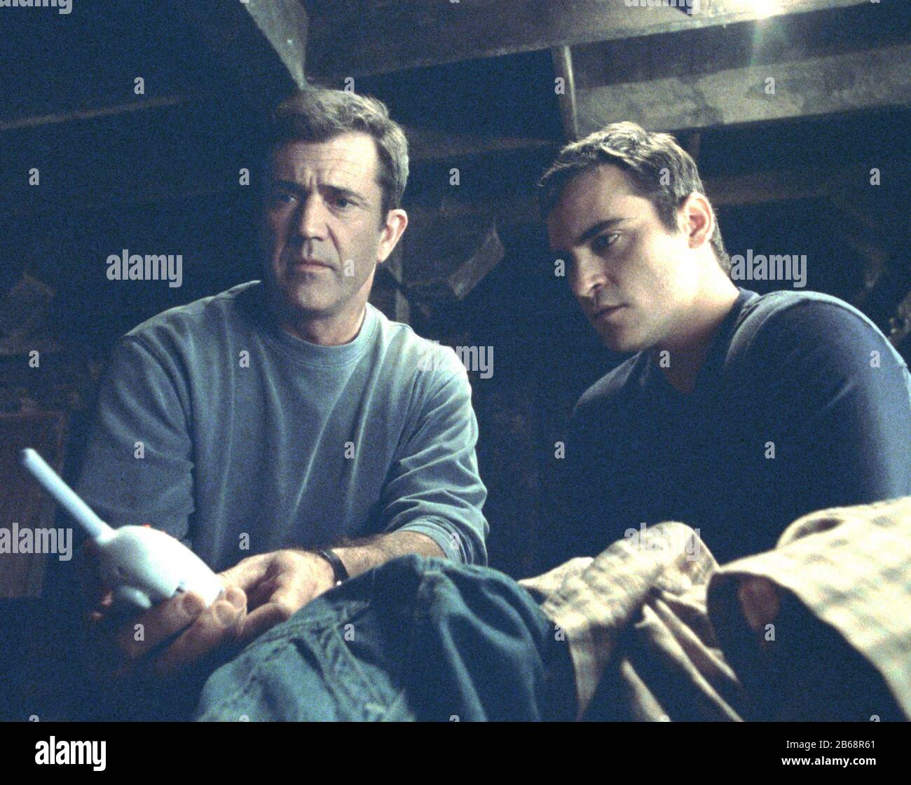 Mel Gibson Signs 2002 High Resolution Stock Photography and Images - Alamy