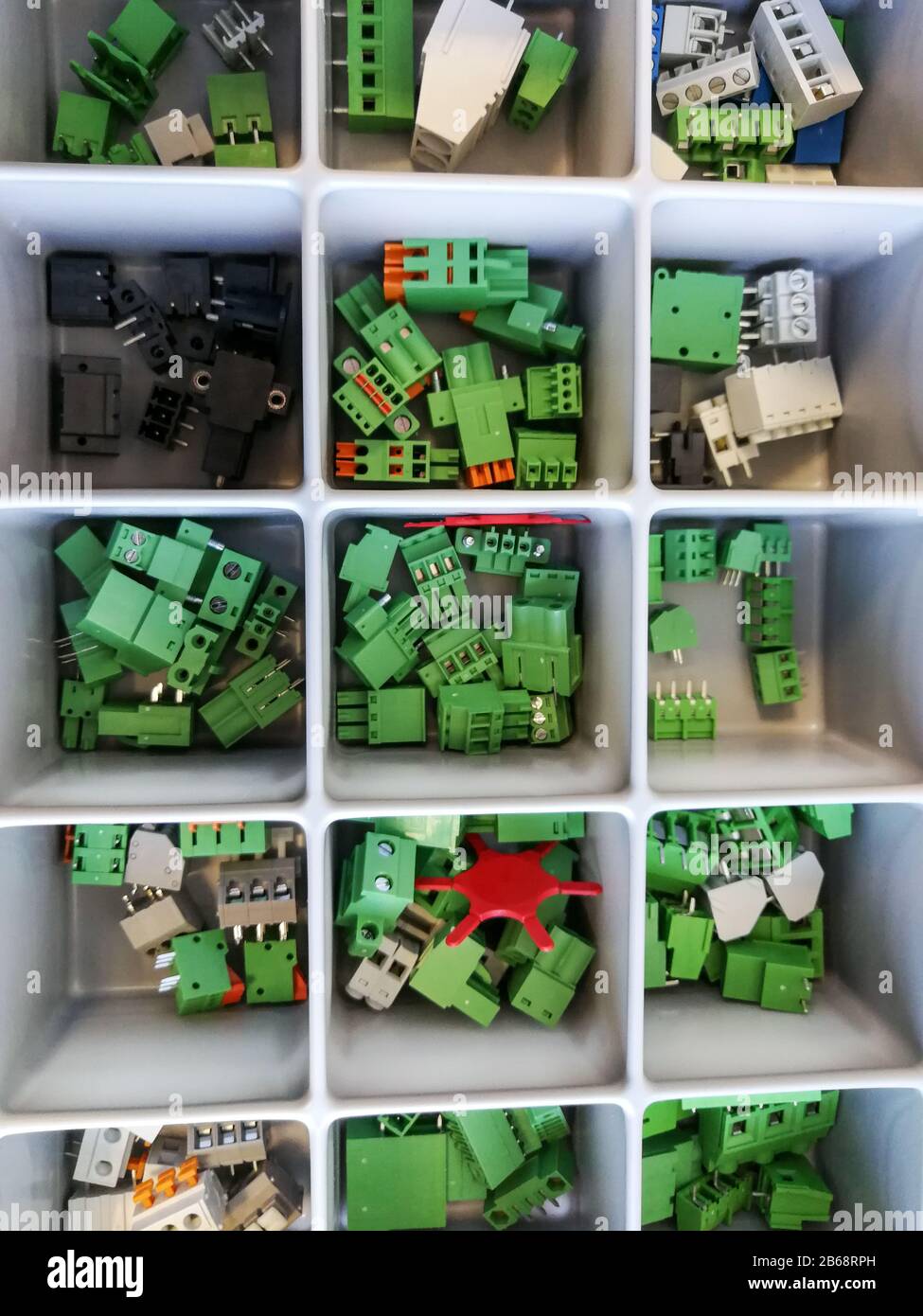 Electrical connectors hi-res stock photography and images - Alamy