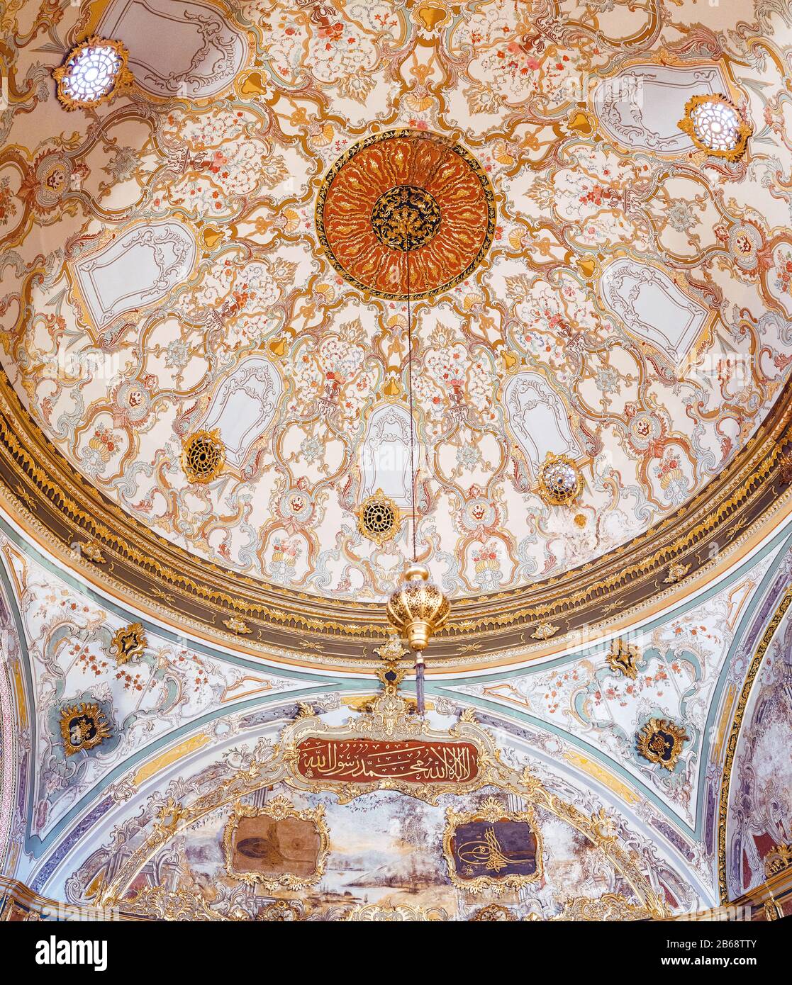 ISTANBUL, TURKEY - SEPTEMBER 30, 2017: Ceiling decoration of the room ...