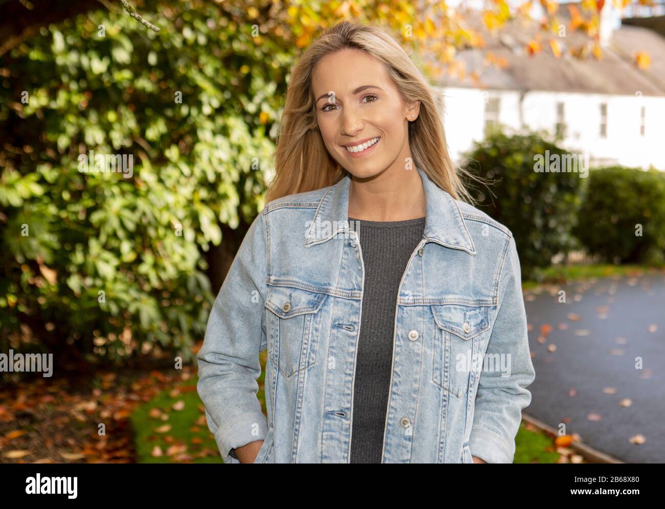 Bbc female news presenter hi-res stock photography and images - Alamy