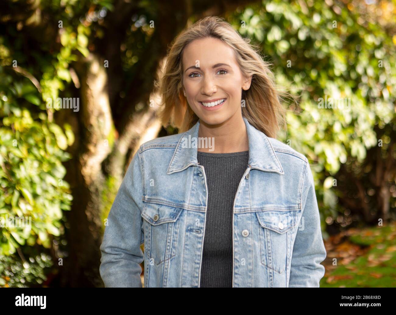Bbc female news presenter hi-res stock photography and images - Alamy