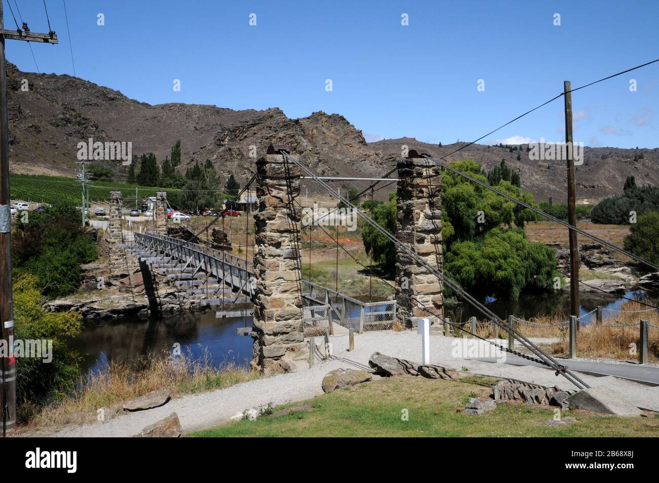 The bridge over the Manuherikia River in the town of Alexandra in ...