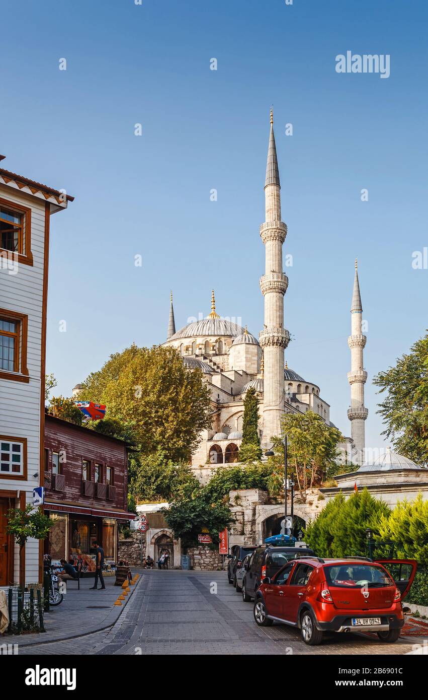 ISTANBUL, TURKEY - SEPTEMBER 10, 2017: Vertical photo of Blue mosque ...