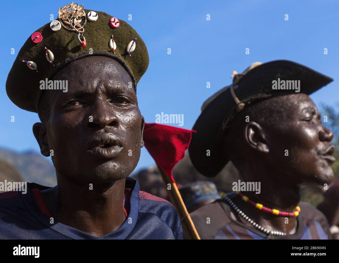 Sudanese men traditional clothing hi-res stock photography and images ...