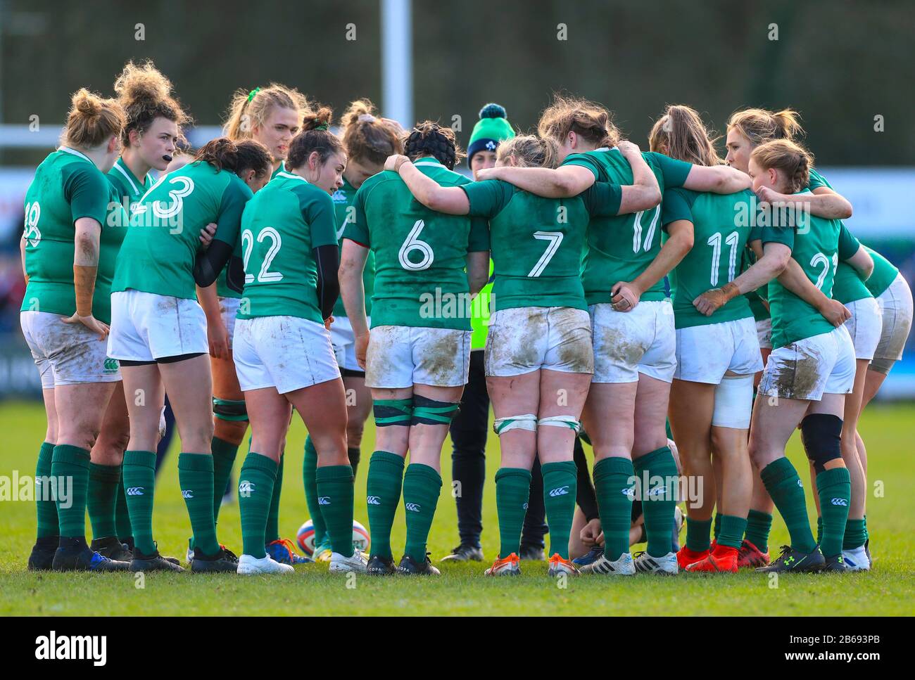 The Ireland team huddle Stock Photo - Alamy