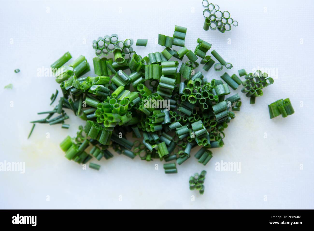 Fresh cut chieves Stock Photo - Alamy