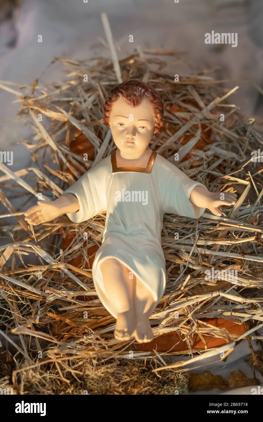 Baby jesus in the cradle hi-res stock photography and images - Alamy