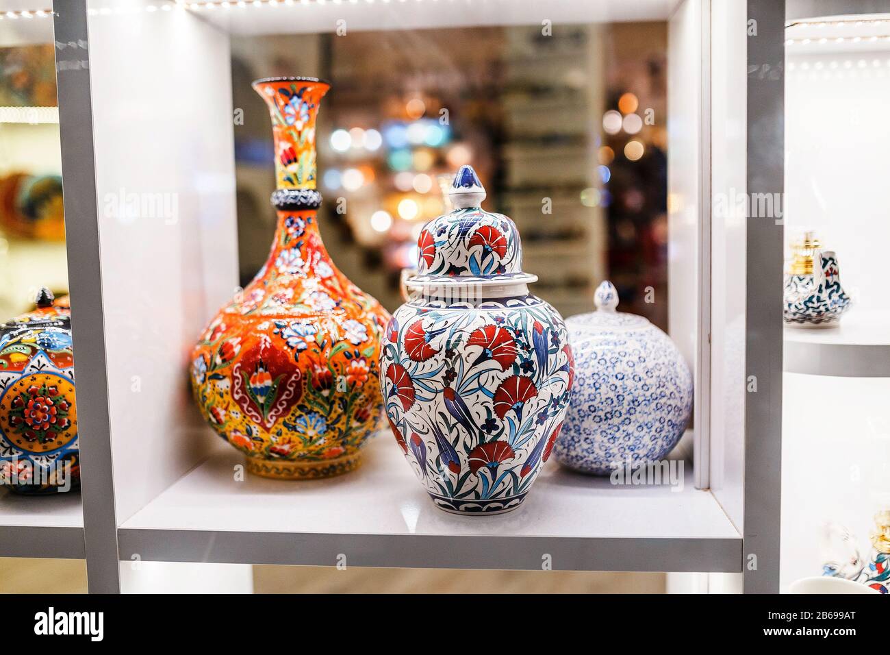 Ceramic traditional turkish souvenirs at grand bazaar, istanbul Stock ...