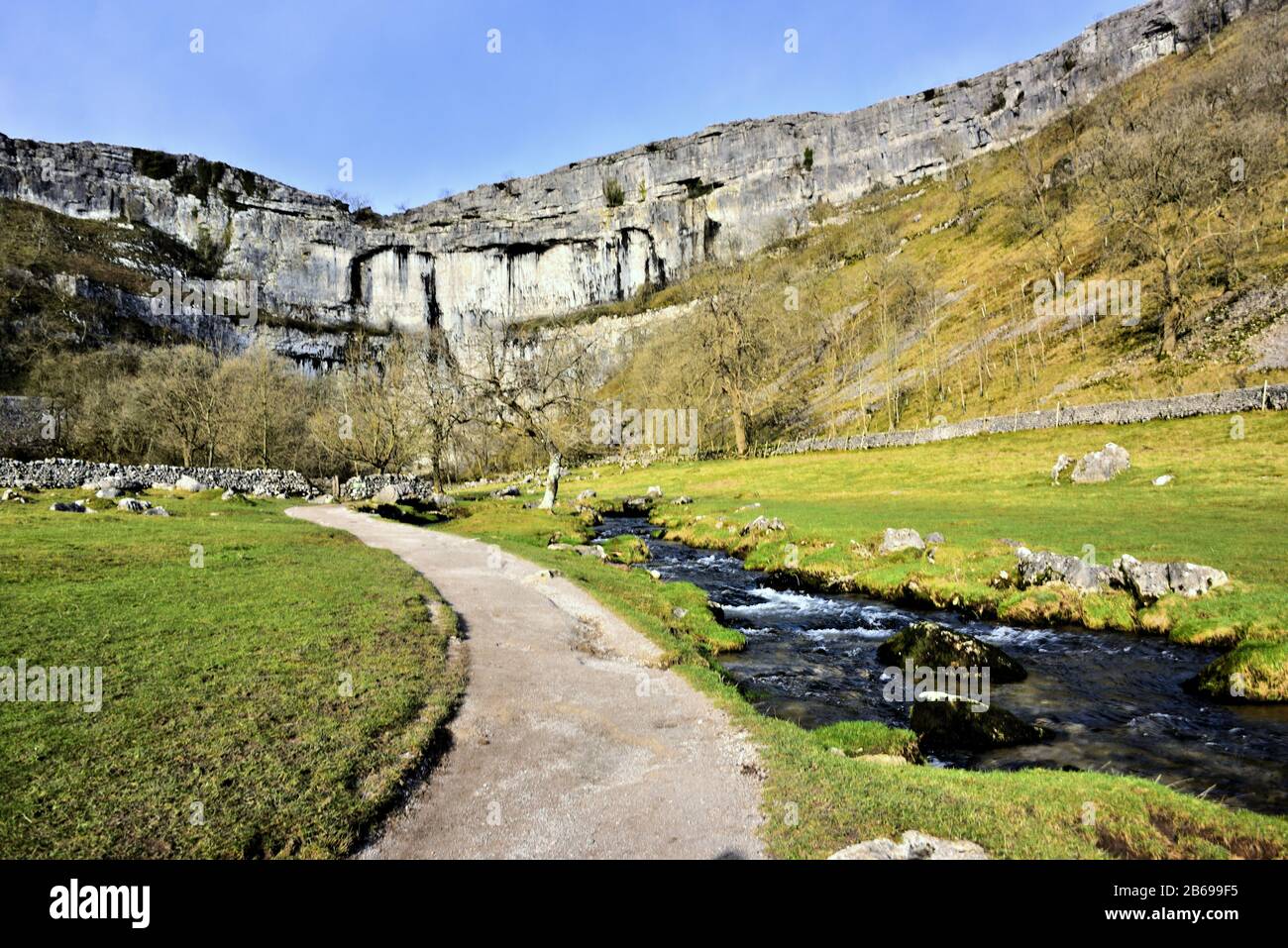Malham Cove with Malham Beck flowing beside the approach footpath Stock ...