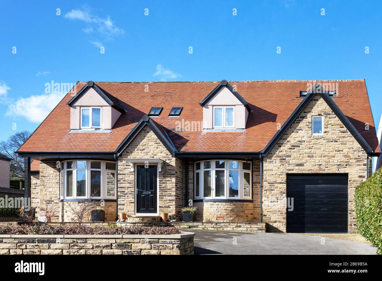 White bungalow with red roof hi-res stock photography and images - Alamy