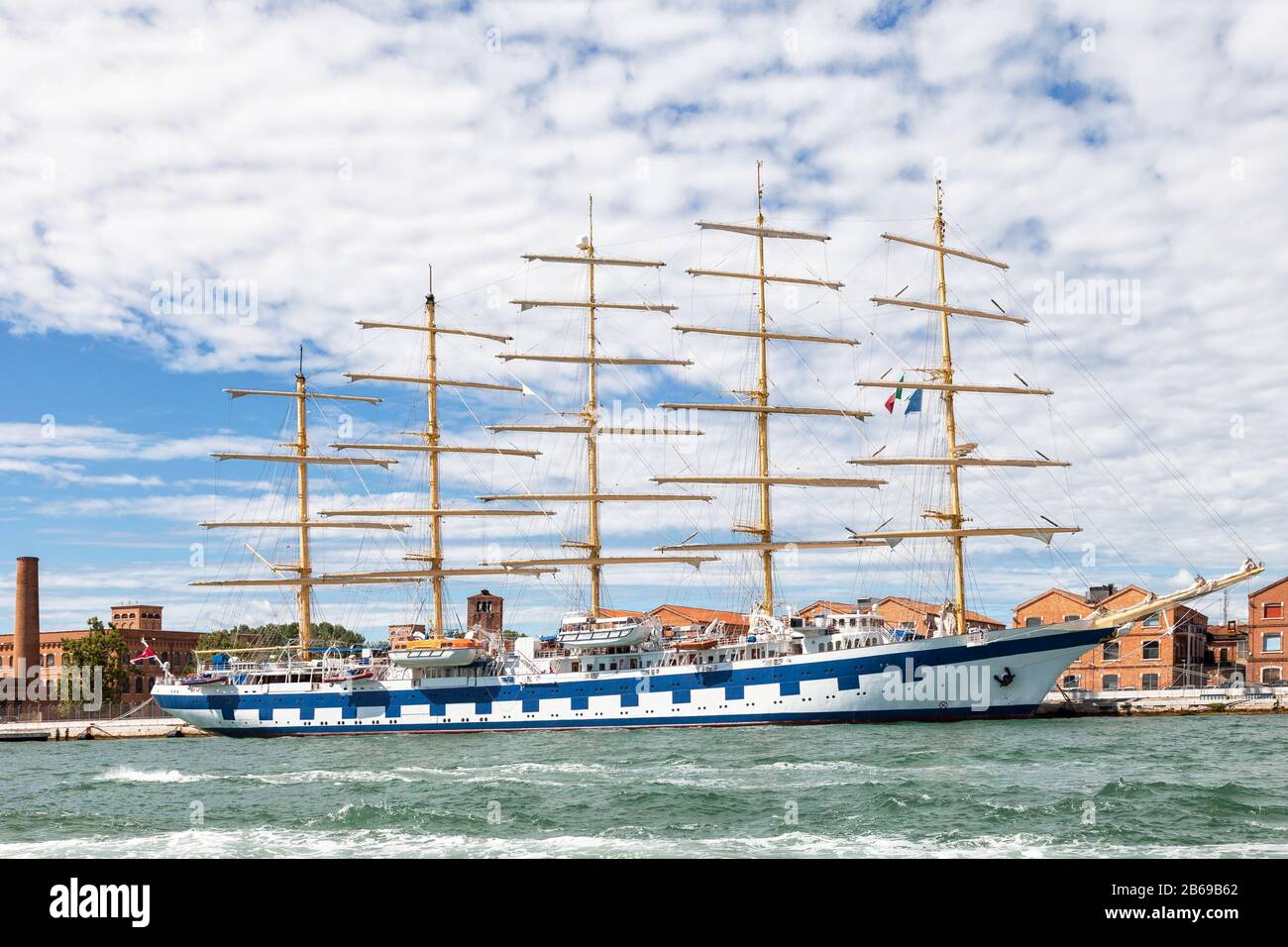 Most beautiful ship hi-res stock photography and images - Alamy