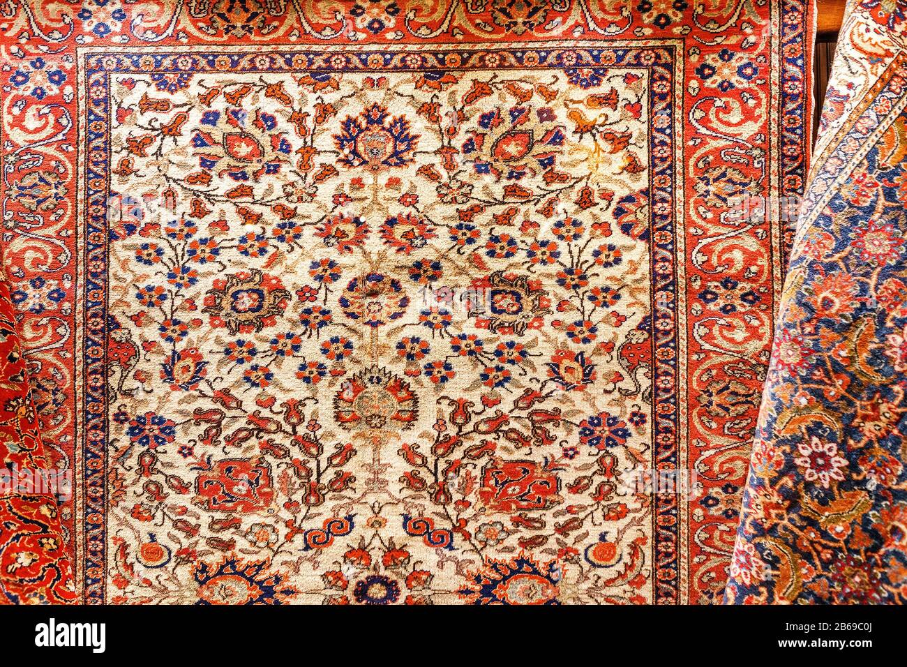 ISTANBUL, TURKEY, Grand Bazaar - SEPTEMBER 11, 2017: Turkish Carpet ...
