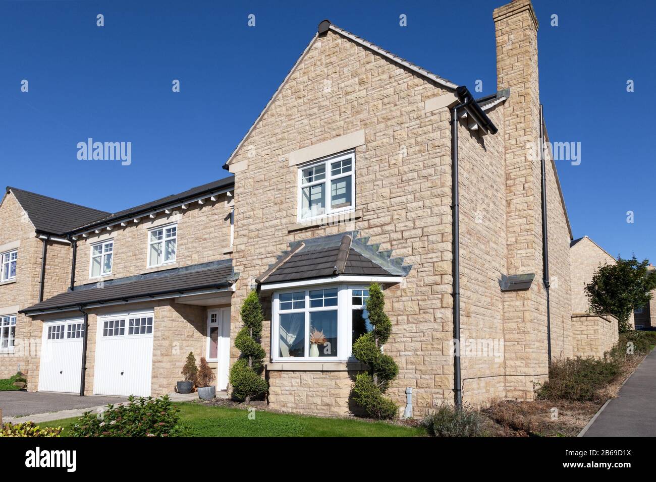 Elegant new english house view Stock Photo - Alamy