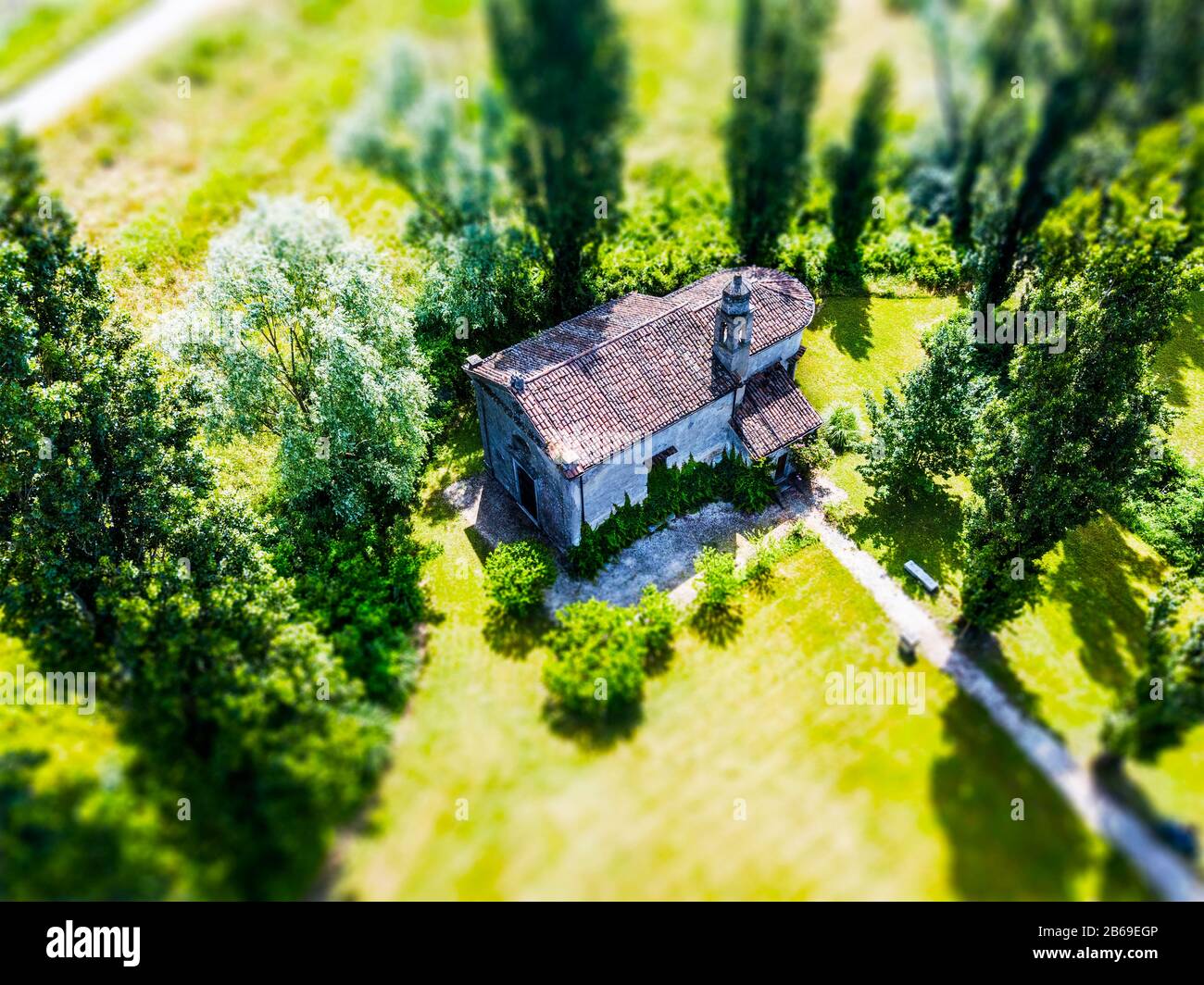 Tilt shift blur house hi-res stock photography and images - Alamy