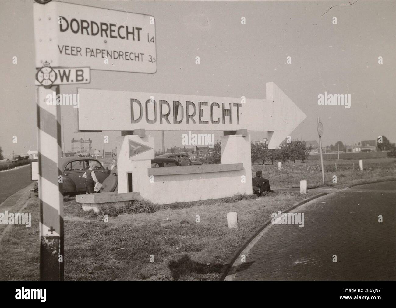 ANWB sign Dordrecht Langs een autoweg staat een ANWB bord richting ...