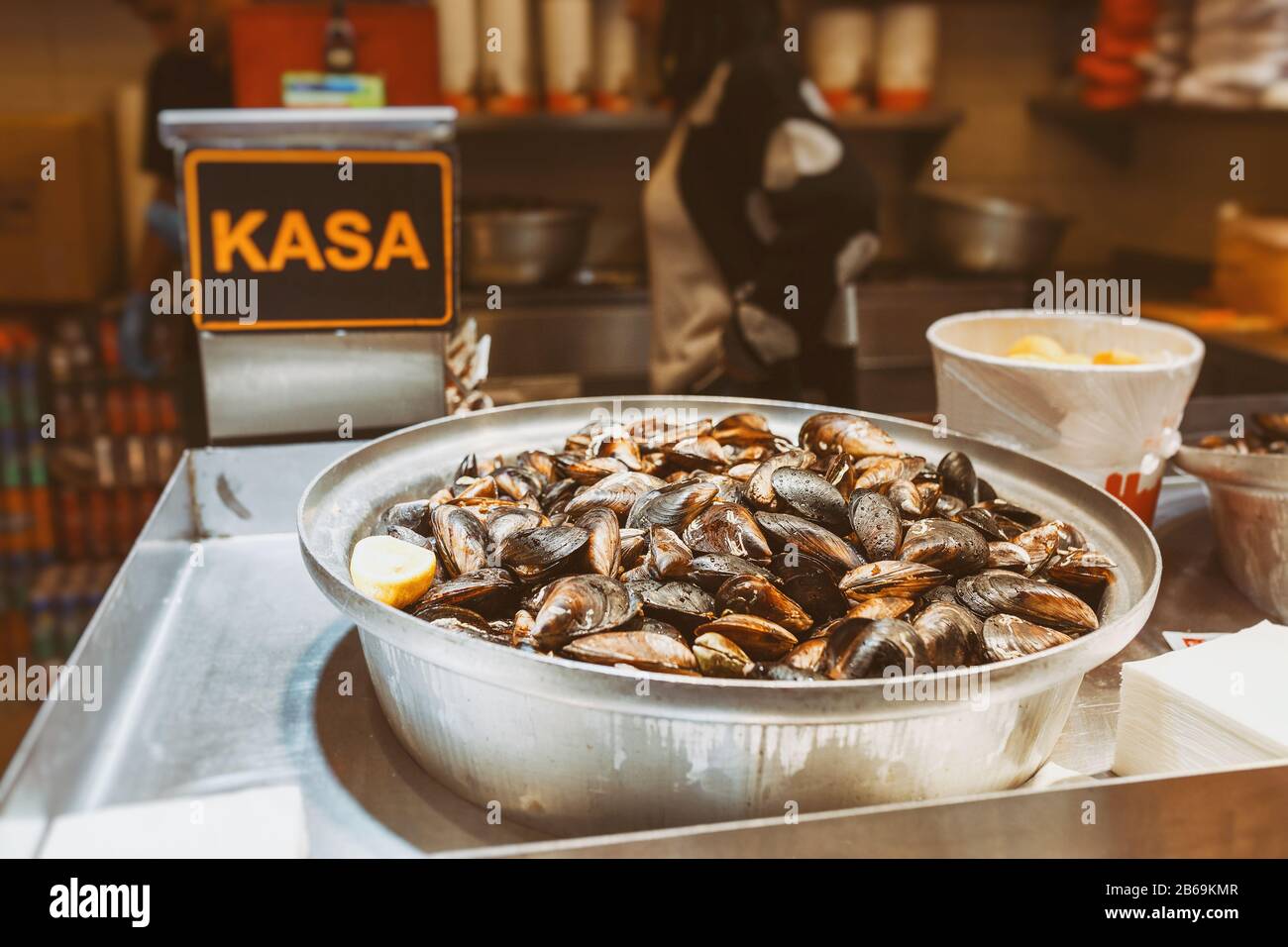 Fresh mussel for sale at the sea food market Stock Photo - Alamy