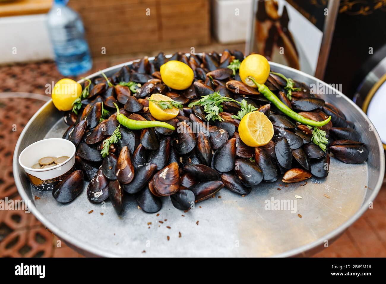 Fresh mussel for sale at the sea food market Stock Photo - Alamy