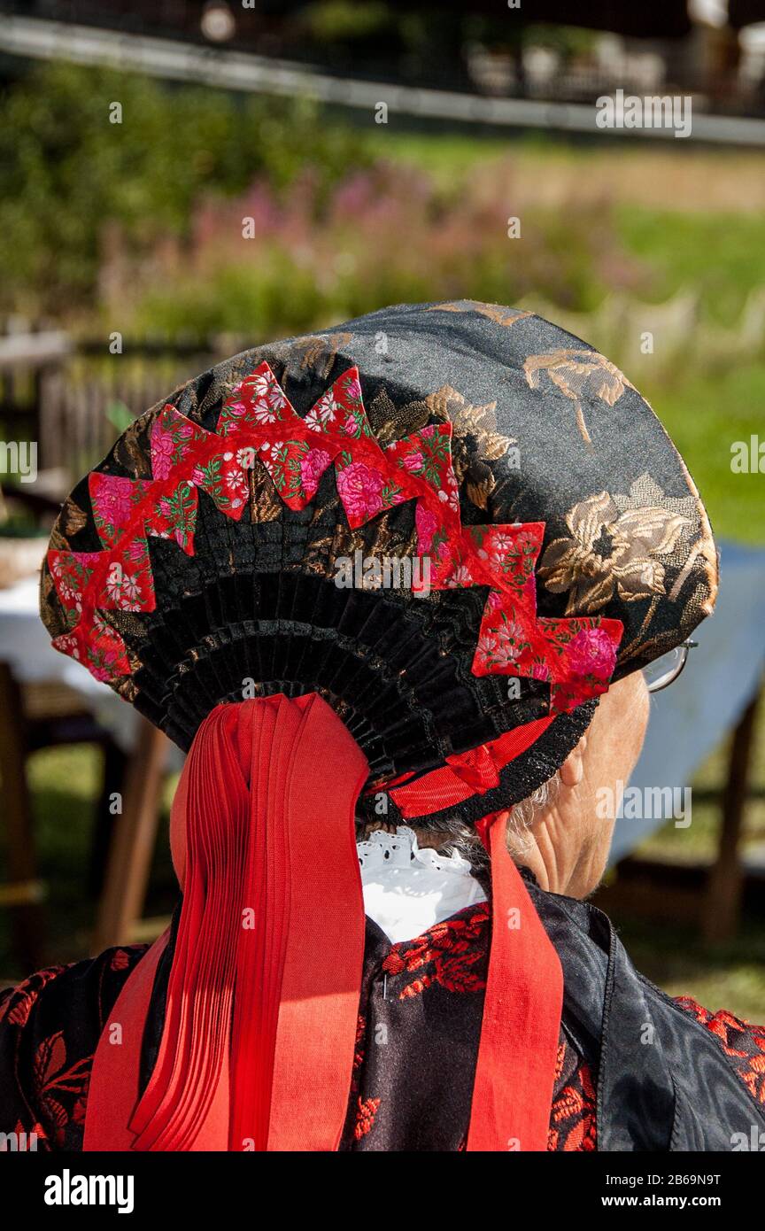 Traditional alpine costume hi-res stock photography and images - Alamy