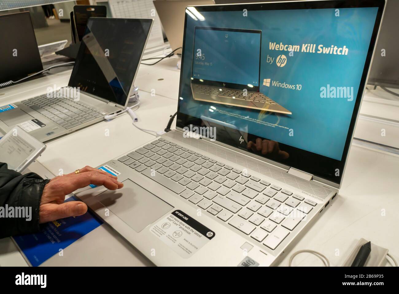 Best computer store nyc hi-res stock photography and images - Alamy