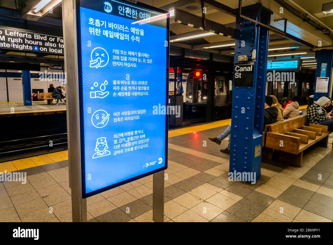 English spanish korean sign hi-res stock photography and images - Alamy