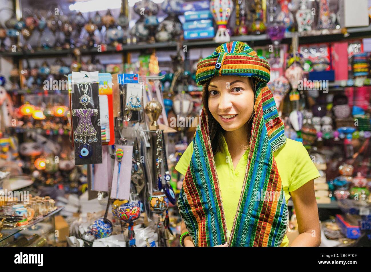Arabic traditional wear hi-res stock photography and images - Alamy