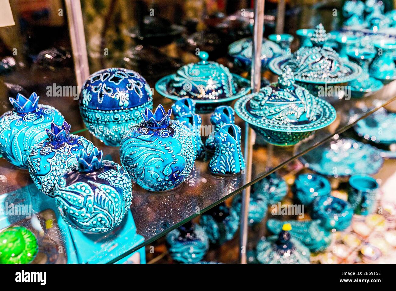 Blue turkish ceramics hi-res stock photography and images - Alamy
