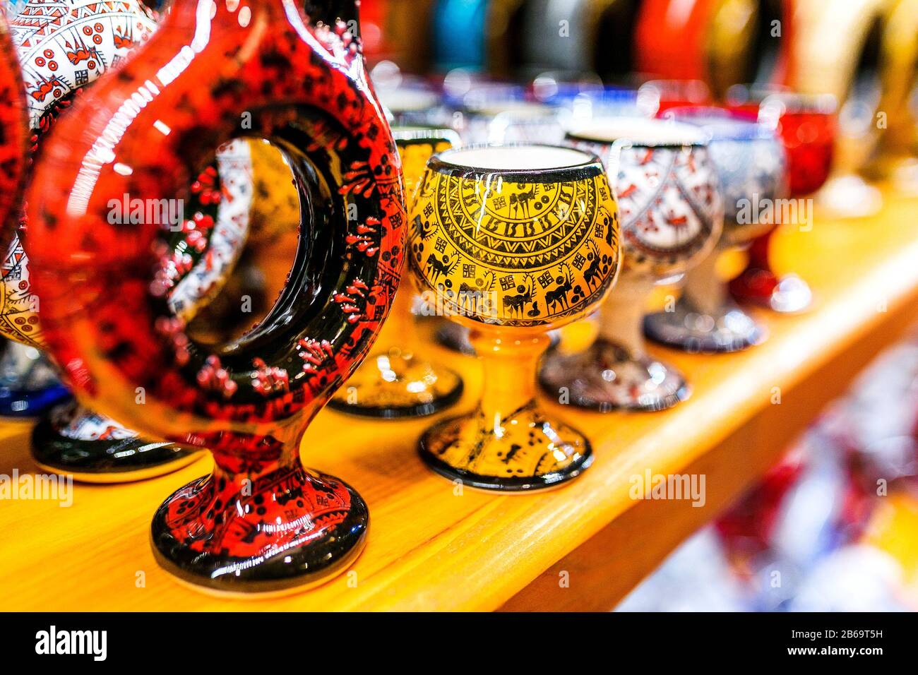 Ceramic traditional turkish souvenirs at grand bazaar, istanbul Stock ...