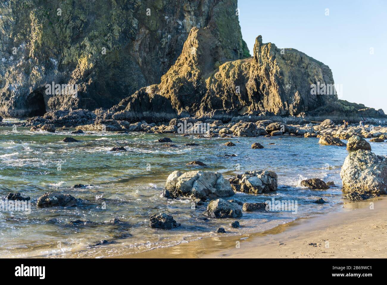 A view of the famous Haystack Rock Monolith in Cannon Beach, Oregon ...