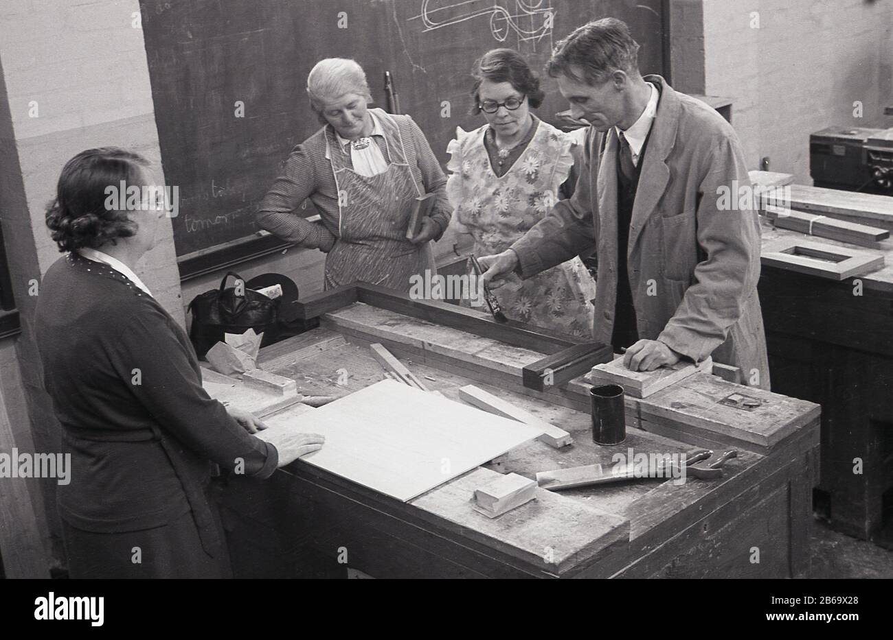 1940s classroom hi-res stock photography and images - Alamy