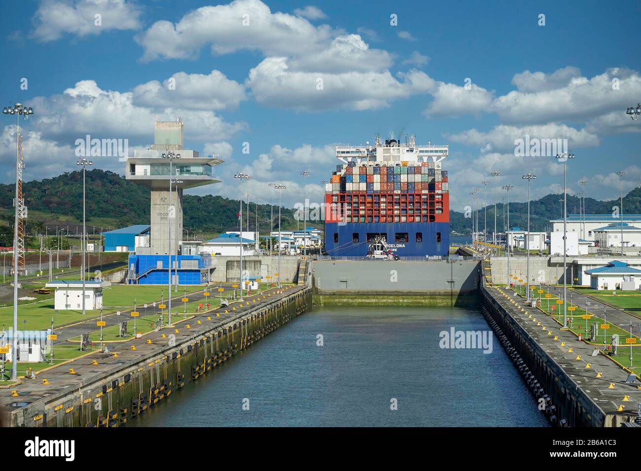 Container ship in the lock on. the Panama Canal Stock Photo - Alamy