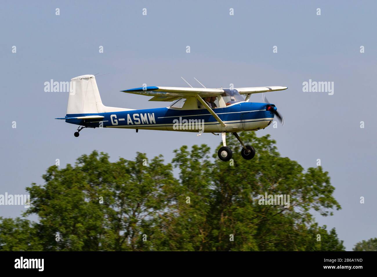 Cessna 150D G-ASMW Stock Photo - Alamy