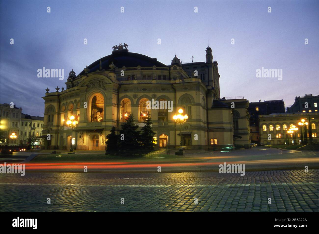 Illuminated Ukrainian National Opera House in Kiev Stock Photo - Alamy