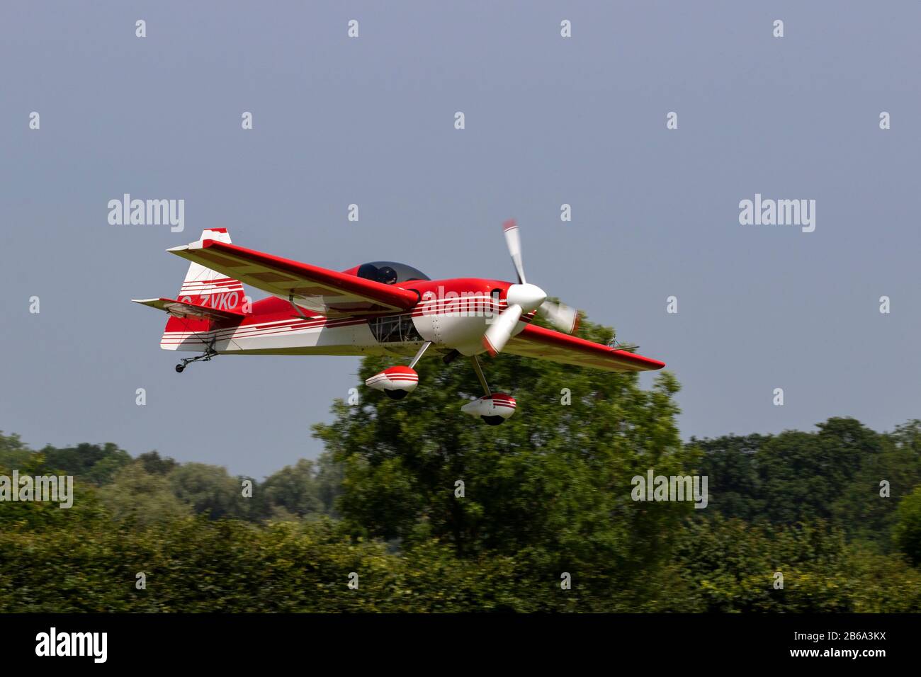 Edge 360 G-ZWKO Stock Photo - Alamy