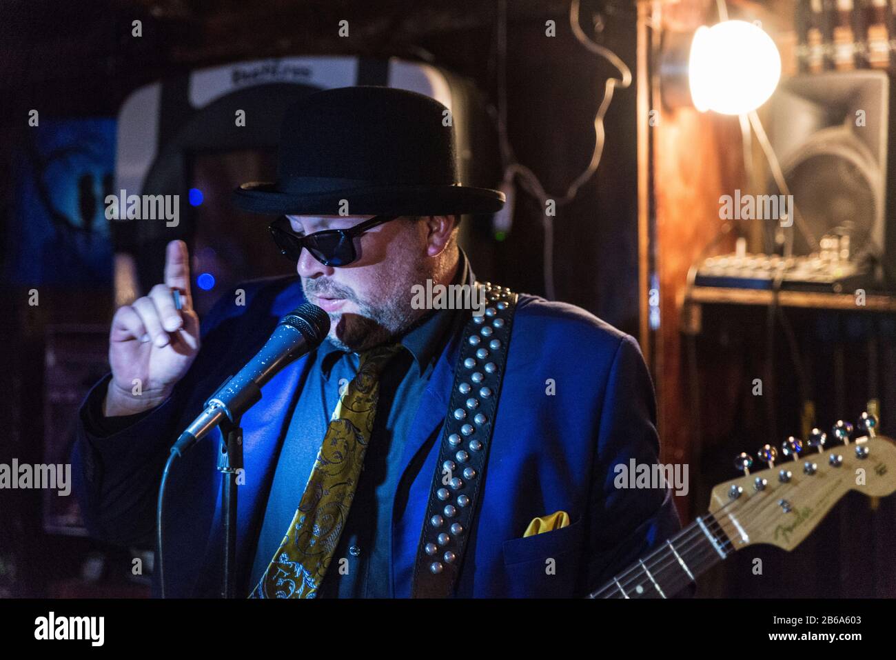 Blues hat hi-res stock photography and images - Alamy