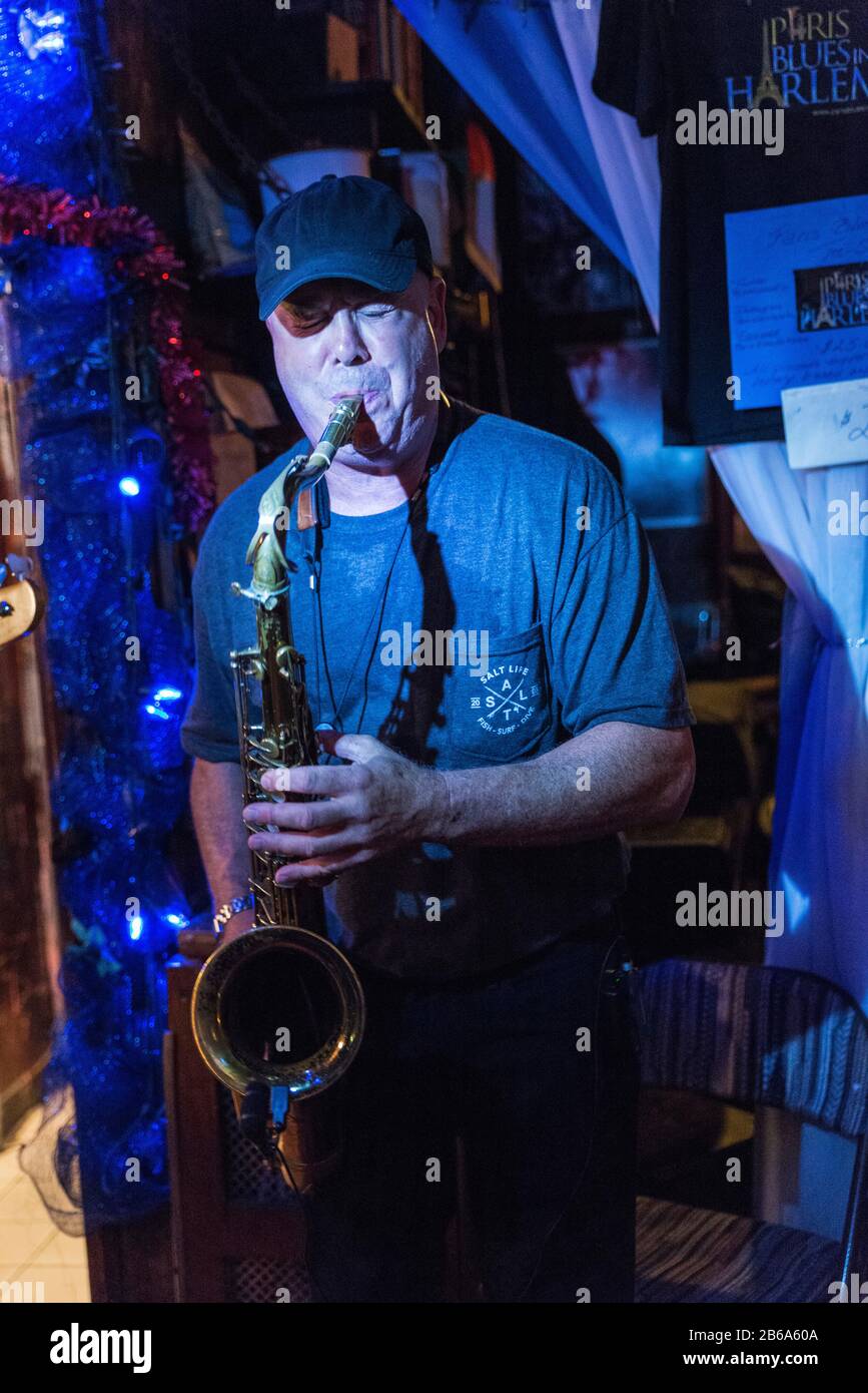 Saxophone paris band hi-res stock photography and images - Alamy