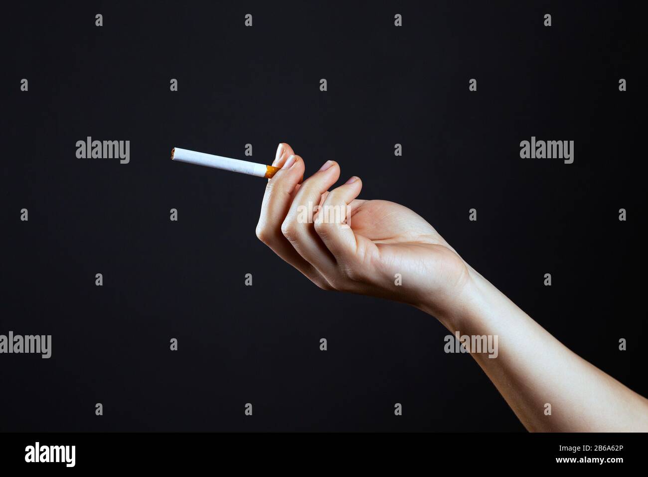 Female hand holding cigarette hi-res stock photography and images - Alamy