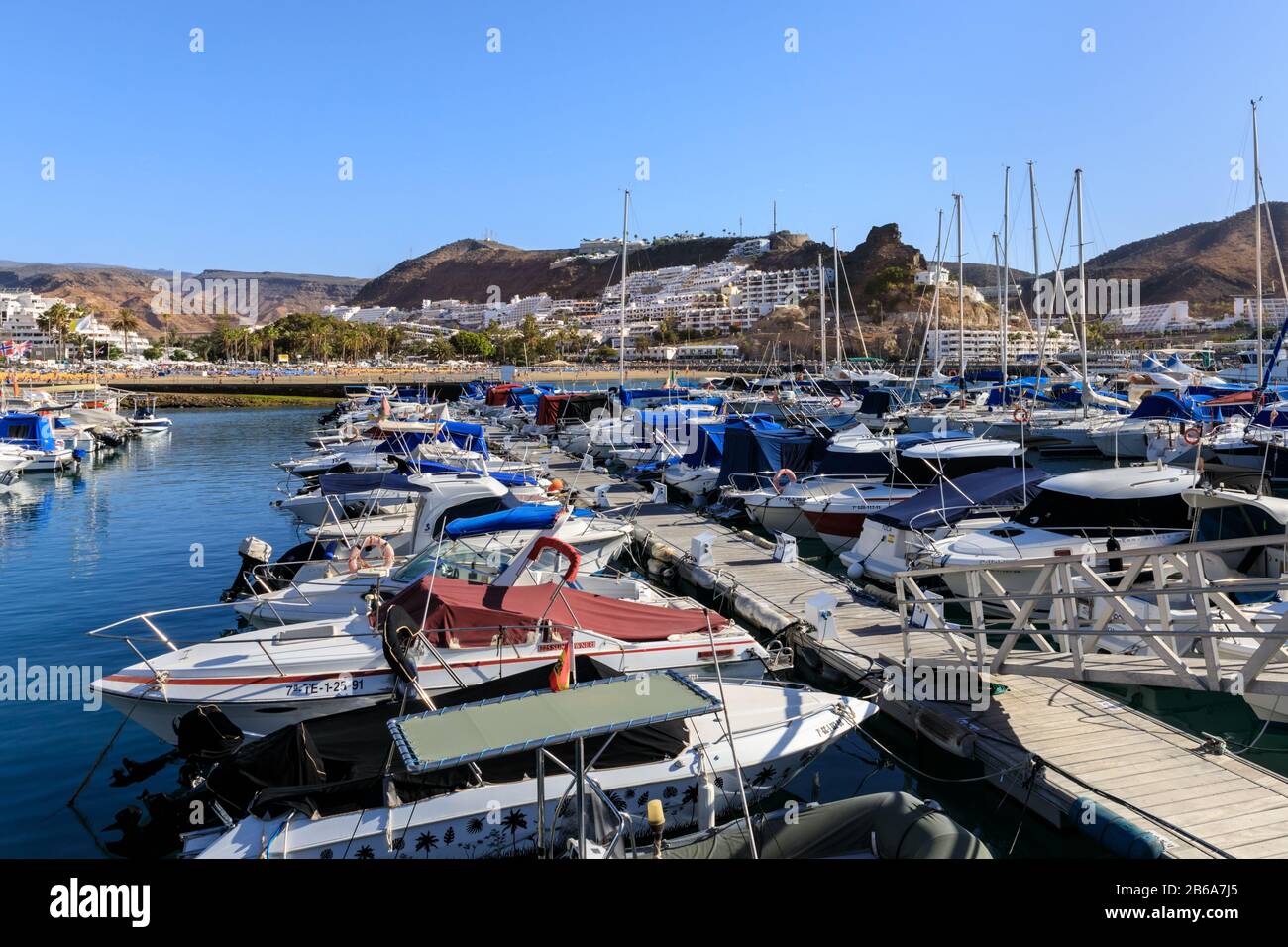 Yachts and boats in the marina, harbour at Puerto Rico de Gran Canaria ...