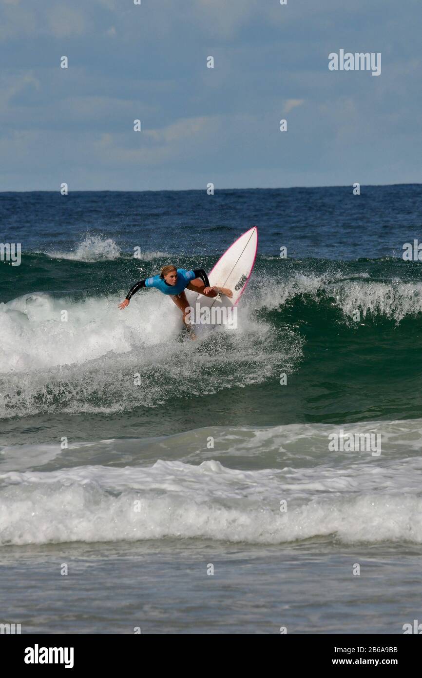 Female pro surfing hi-res stock photography and images - Alamy
