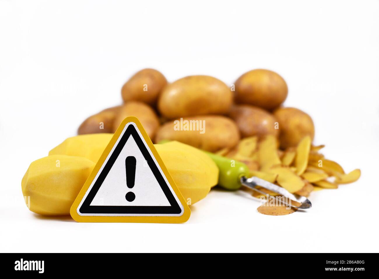 Peeled potato potatoes potatos hi-res stock photography and images - Alamy
